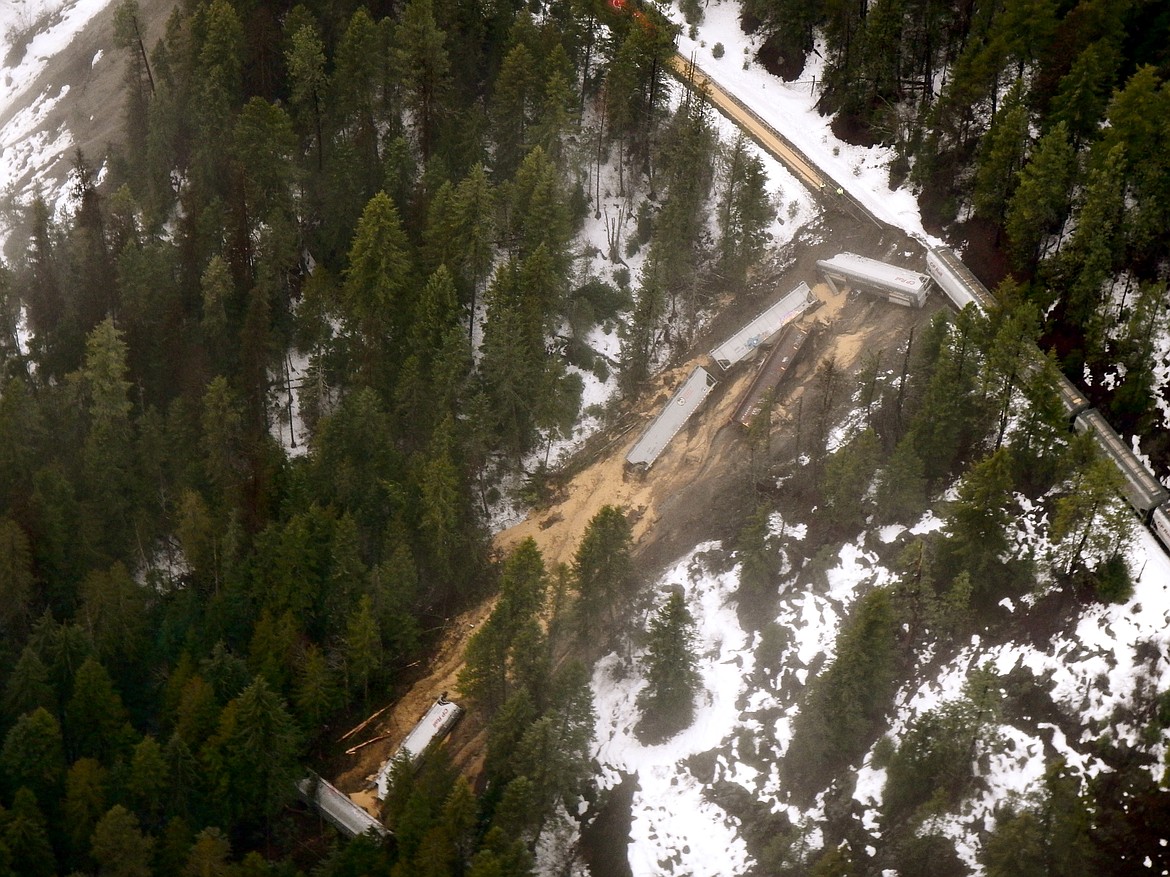 Mudslide derails UP train | Bonner County Daily Bee