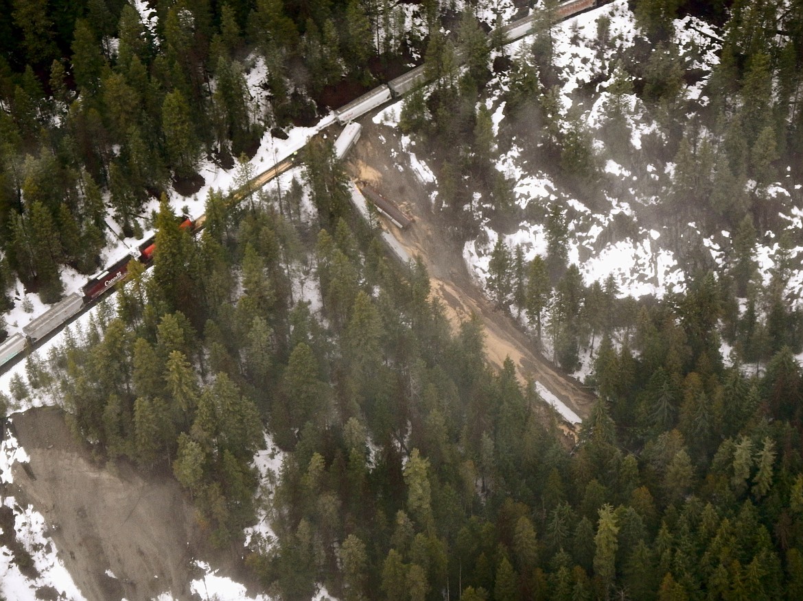 Mudslide derails UP train | Bonner County Daily Bee