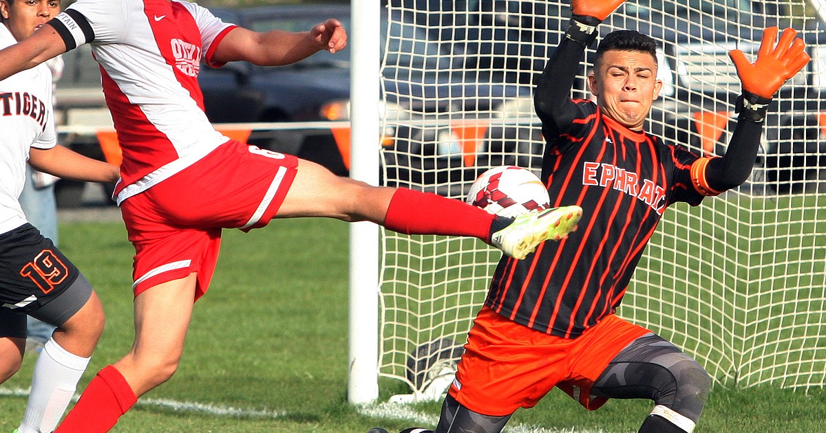 Reese Jones scores in 80th minute to lift Othello over Ephrata in ...