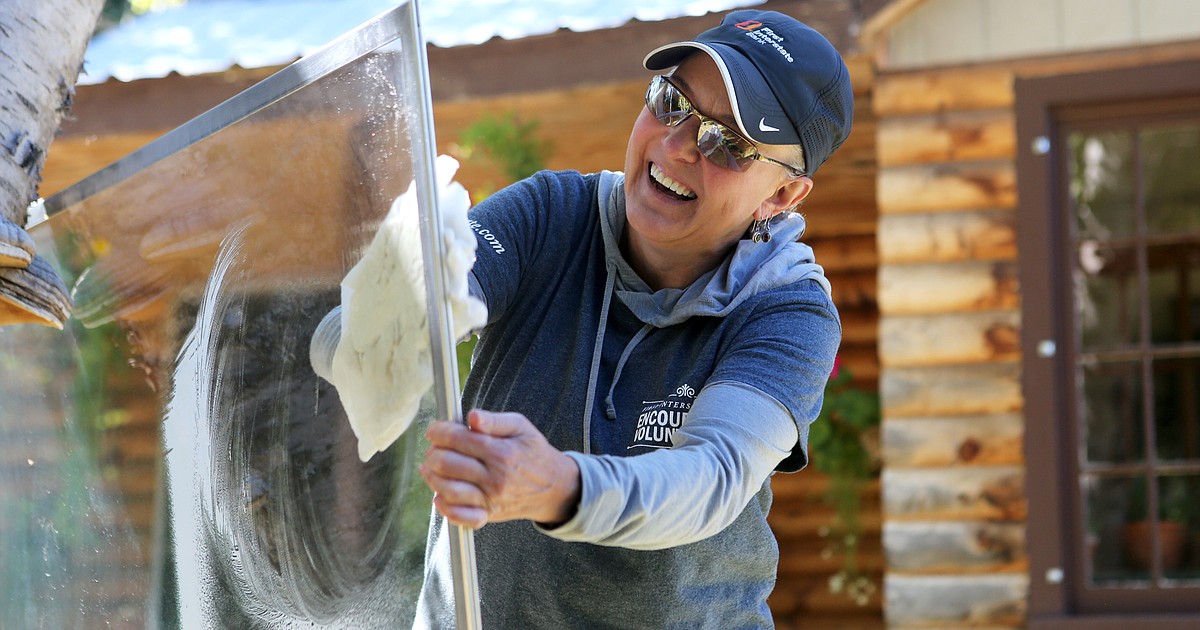 First Interstate Bank gives back on annual Volunteer Day | Bigfork Eagle