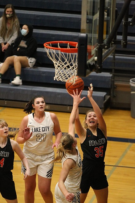 PREP GIRLS BASKETBALL: 3s by Blake, Walton spark Post Falls to win over ...