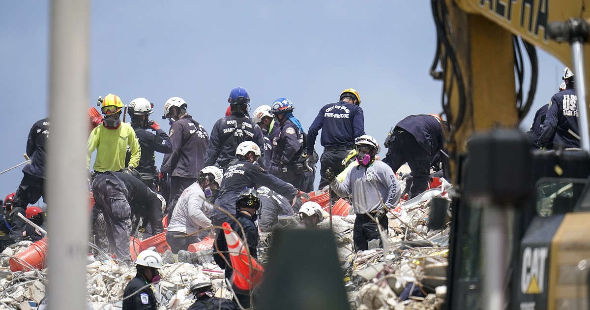 Crews spend 5th day atop shaky pile of collapsed concrete | Daily Inter ...
