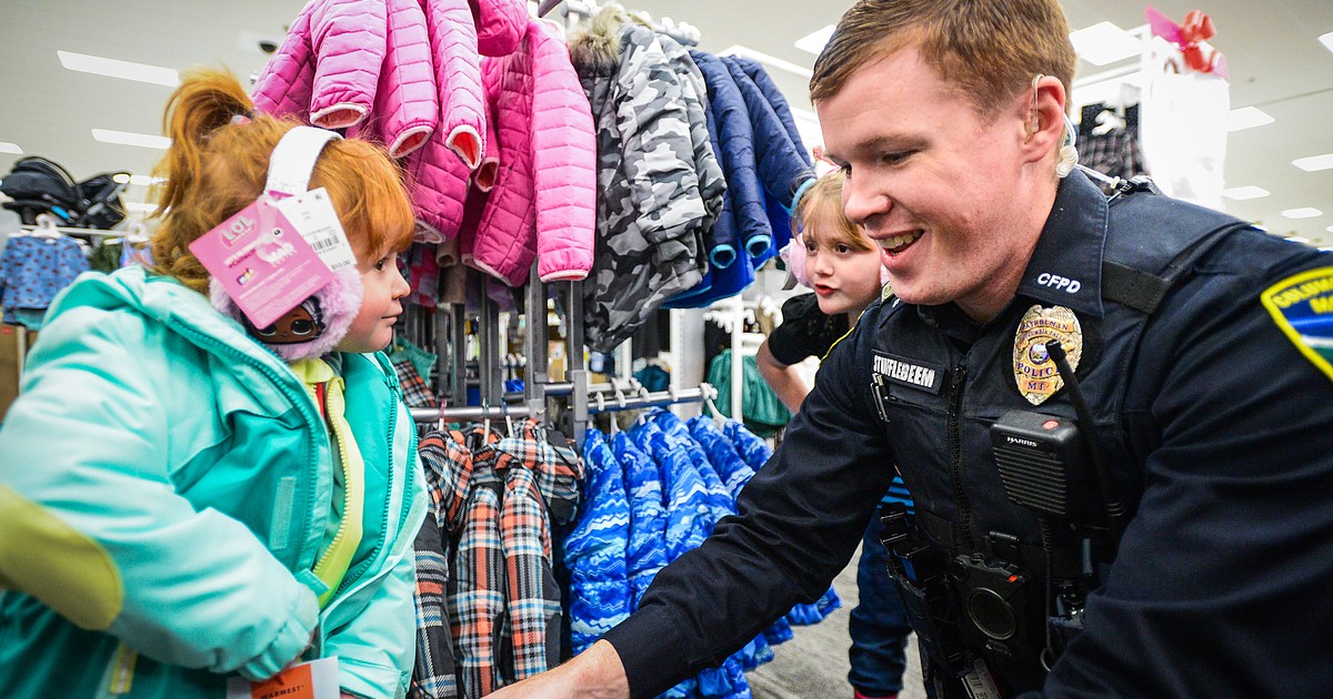 PHOTOS: Shop With a Cop | Daily Inter Lake