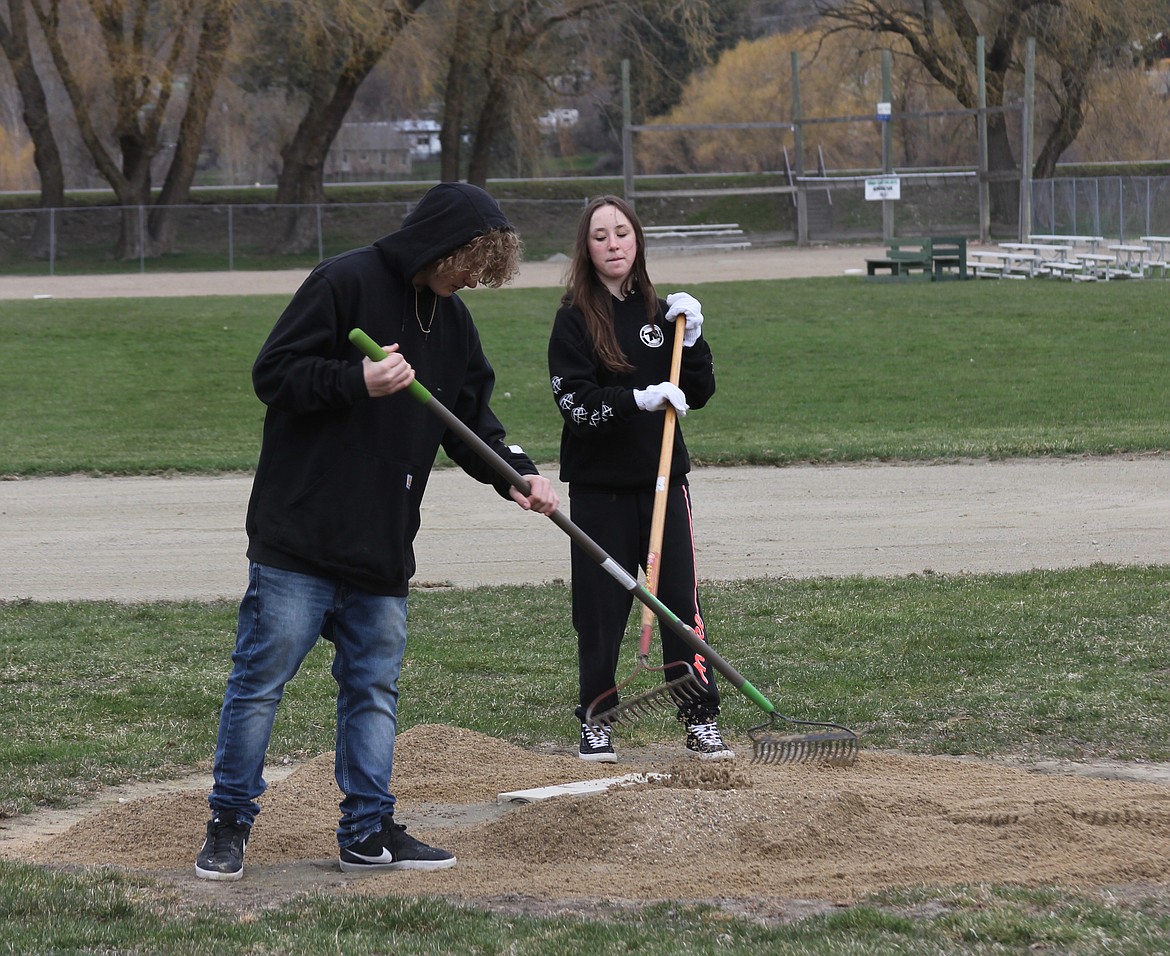Community members clean up fairground fields | Bonners Ferry Herald