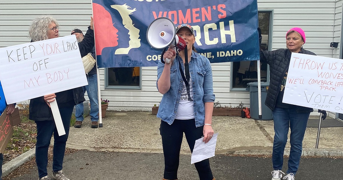 Hundreds march for women's rights | Bonner County Daily Bee