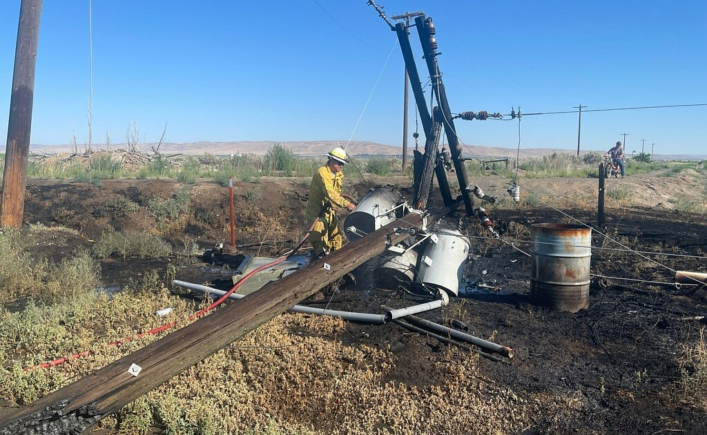 Power pole fire causes Monday outage | Columbia Basin Herald