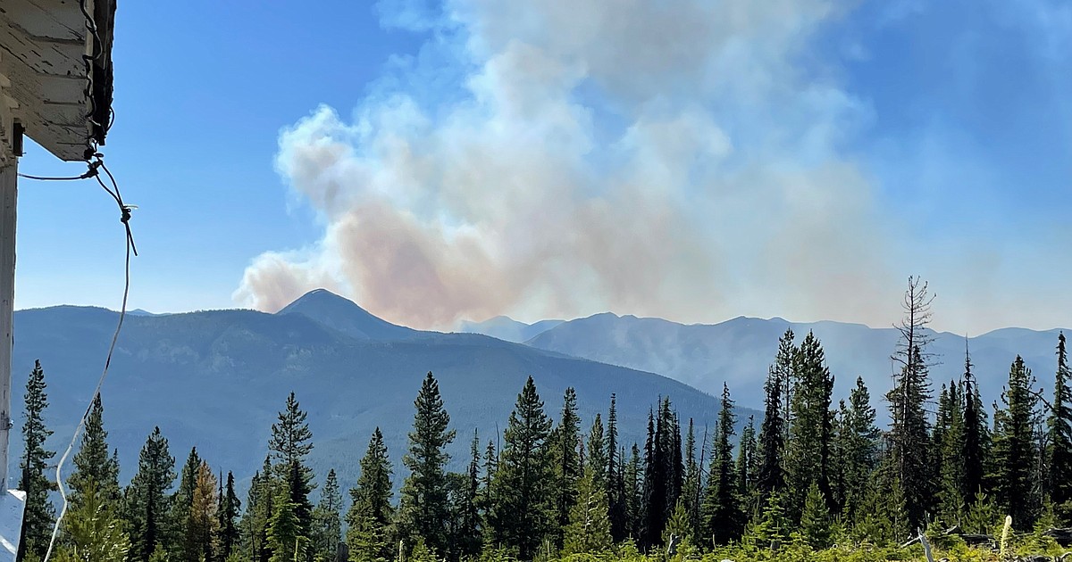 Fire crews battle blaze near Weasel Cabin in Ten Lakes area | Western News