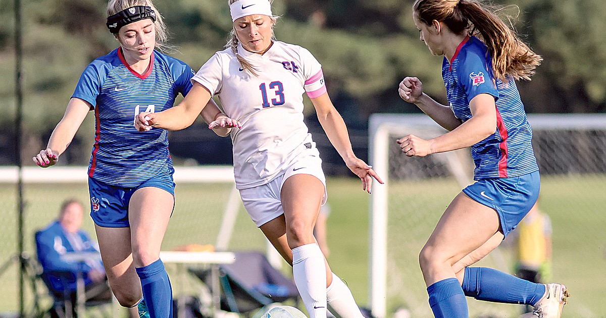 Girls soccer gets back on winning track | Hungry Horse News