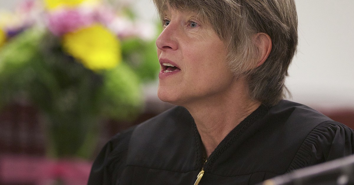 Oregon’s Supreme Court Chief Justice Walters to retire | Coeur d'Alene ...