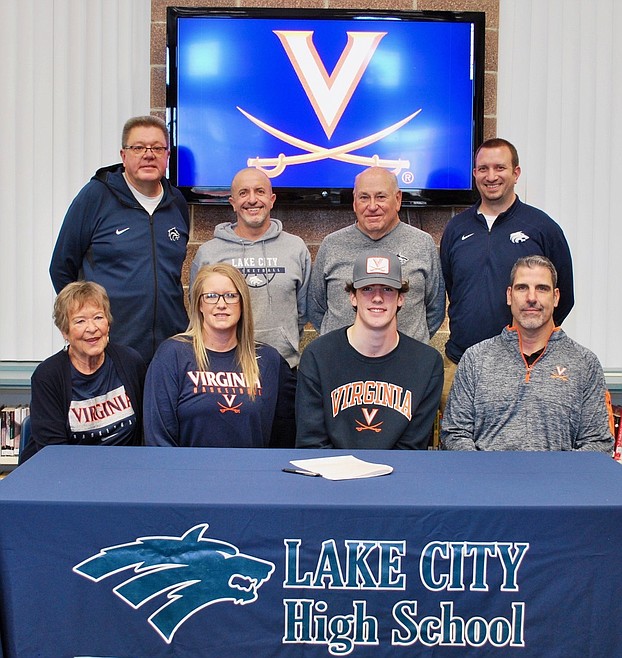 Signing photos Nov. 11, 2022 | Coeur d'Alene Press