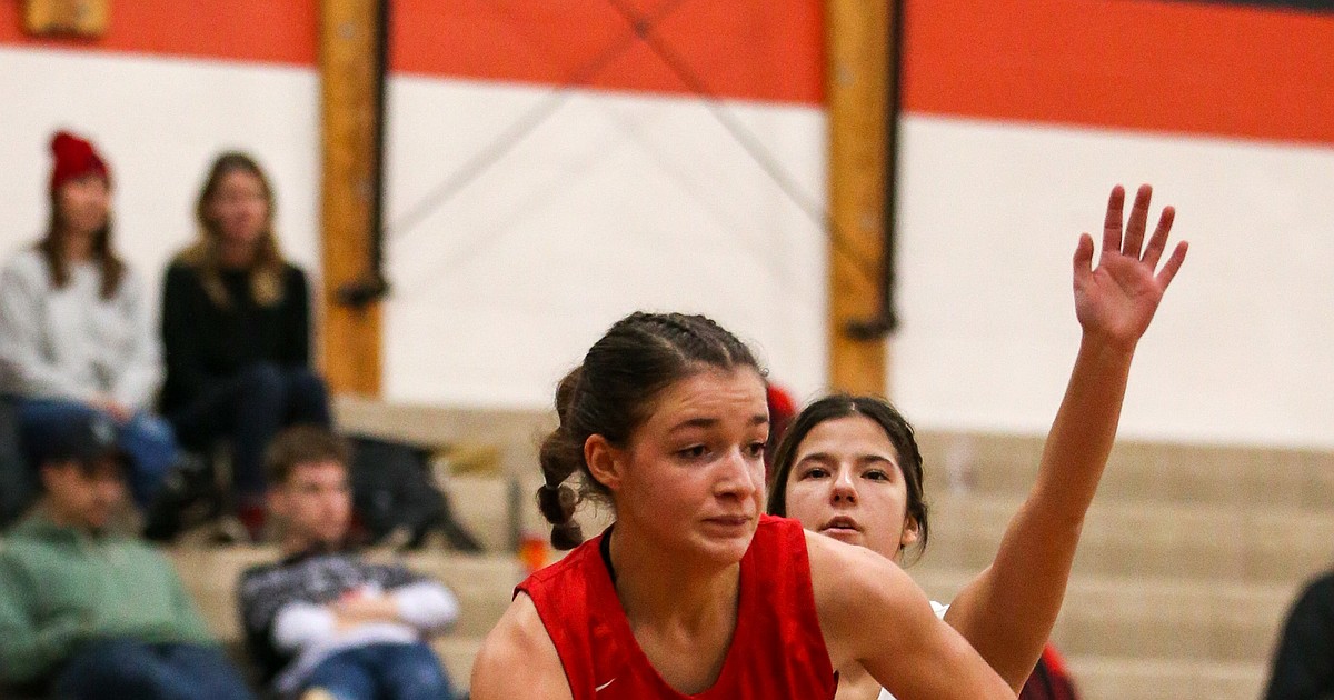 PREP GIRLS BASKETBALL: Big second quarter sends Vikings over University ...