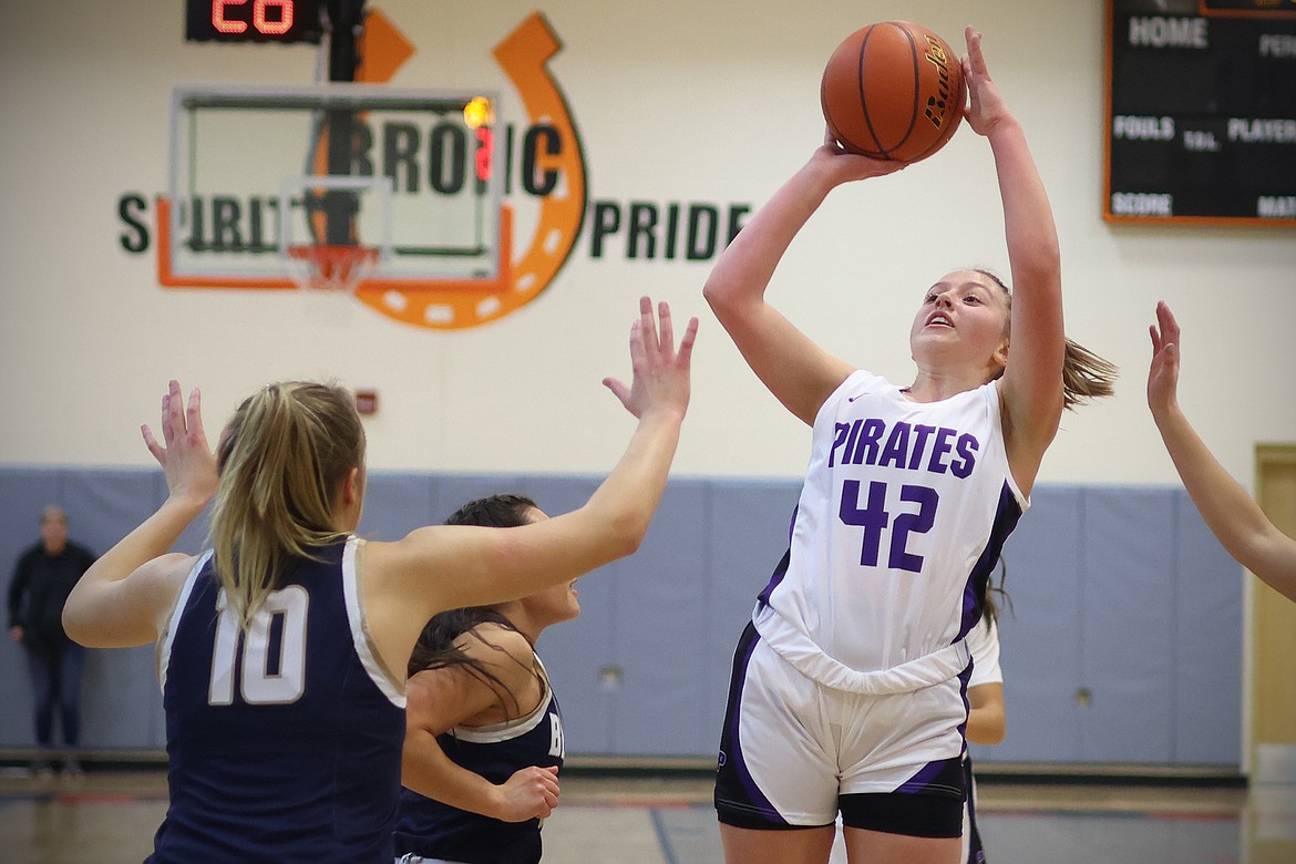 Lady Pirates top Corvallis, finish 1-1 at tip-off | Lake County Leader