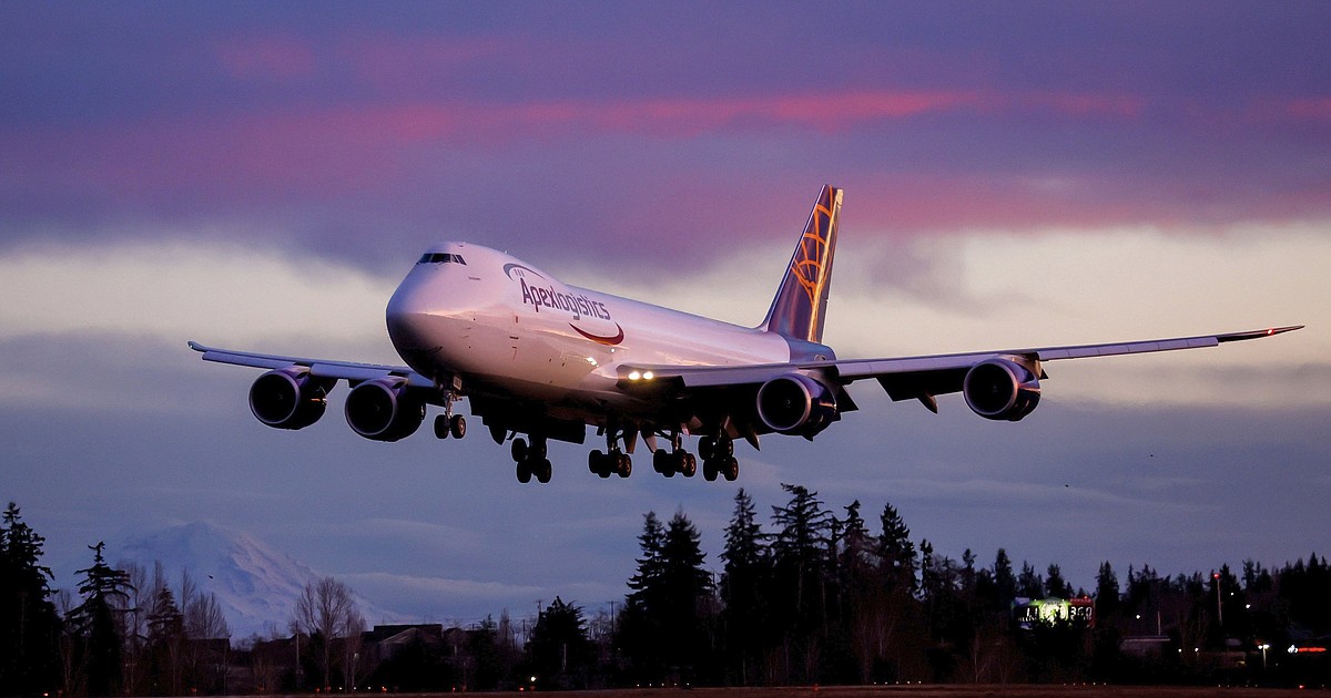 Boeing bids farewell to an icon, delivers last 747 jumbo jet | Hagadone ...
