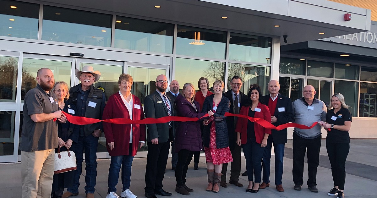 Moses Lake cuts ribbon on Larson Rec Center | Columbia Basin Herald