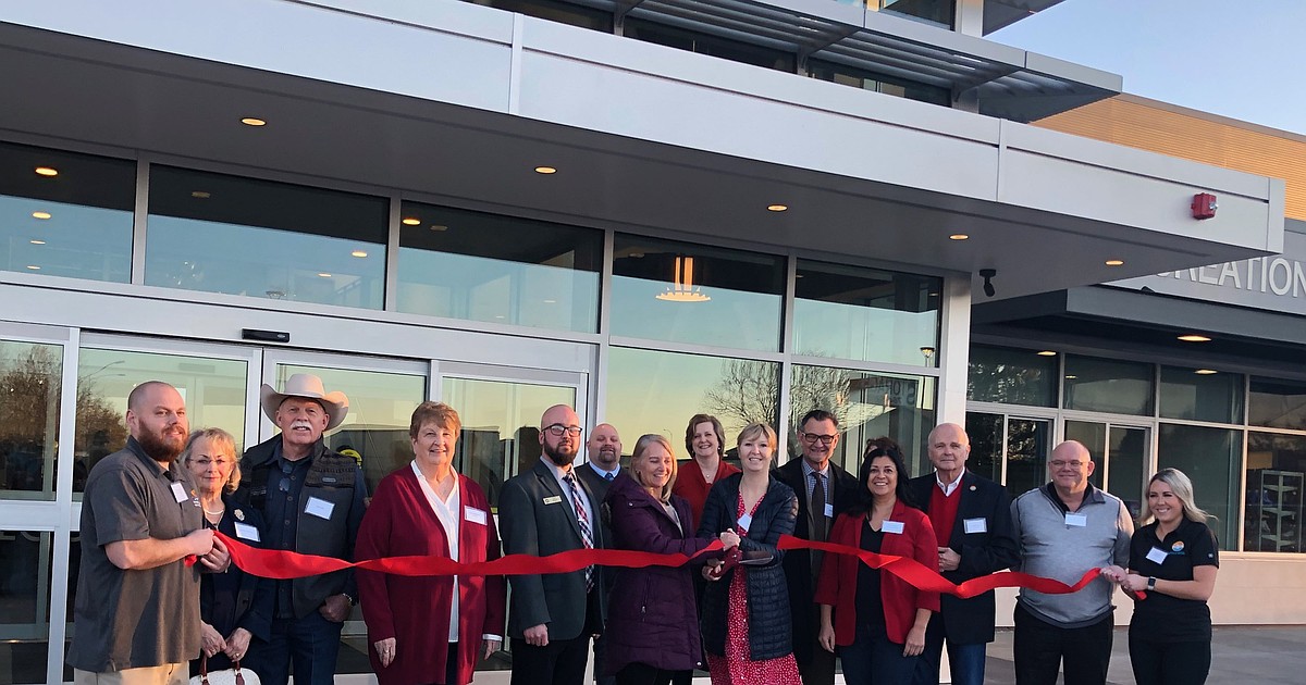 Moses Lake cuts ribbon on Larson Rec Center | Columbia Basin Herald