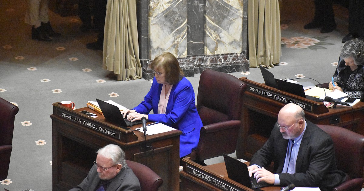 Warnick at work in Olympia | Columbia Basin Herald