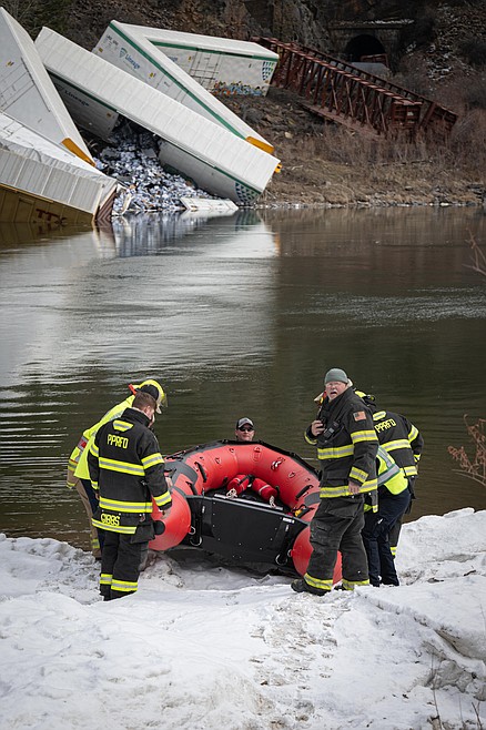 Montana Rail Link train derails into Clark Fork River | Valley Press ...