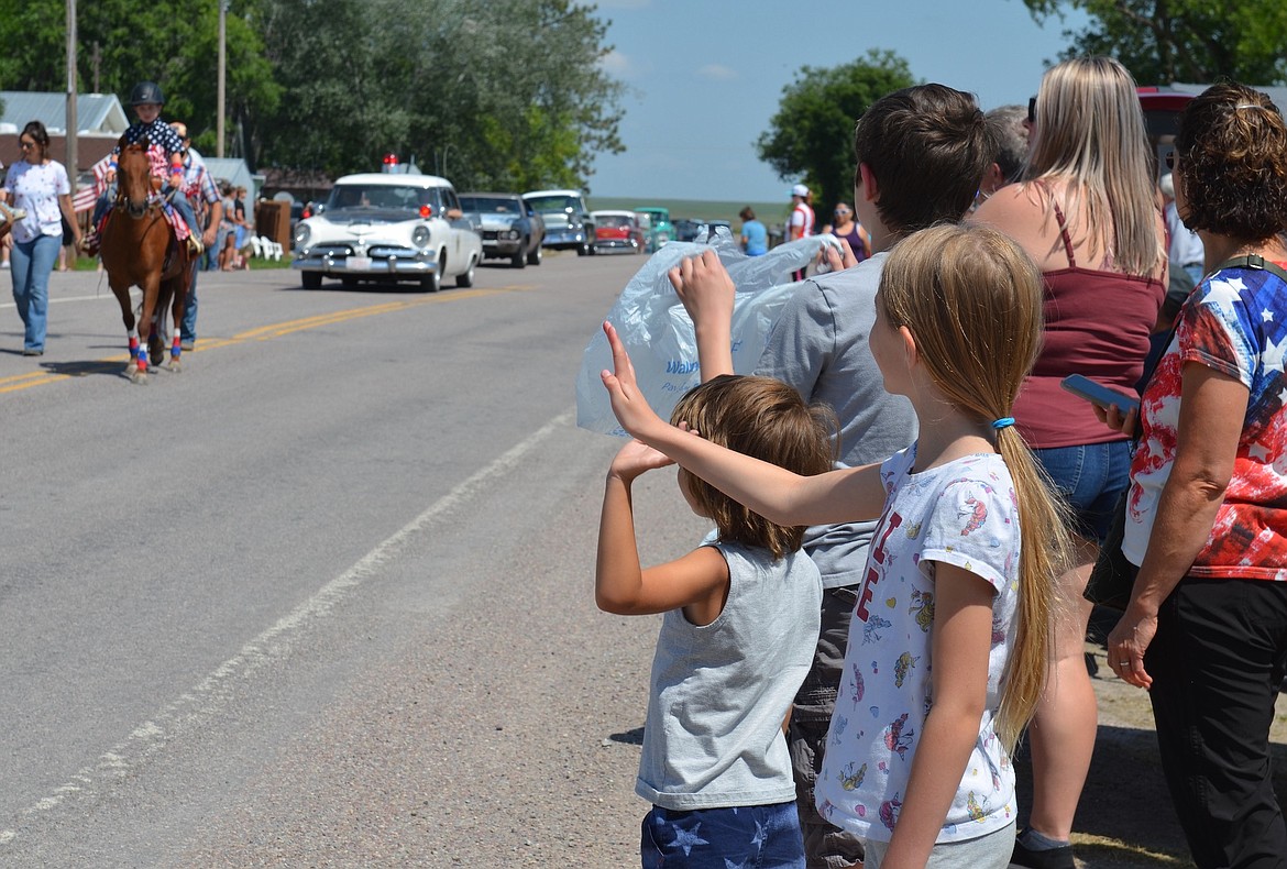 Spectators flock to three Independence Day parades | Lake County Leader
