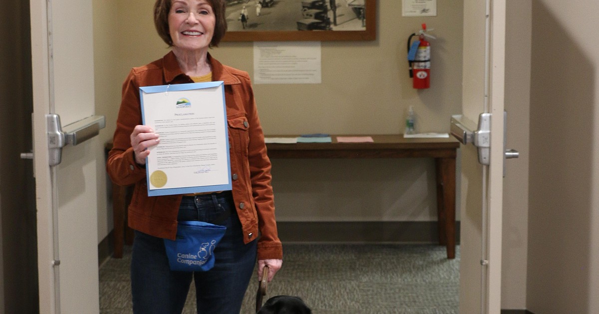 Sandpoint mayor, council celebrate service dogs | Bonner County Daily Bee