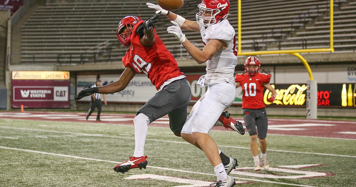 PREP FOOTBALL: Sandpoint squeaks by Raymond with the help of a new face ...