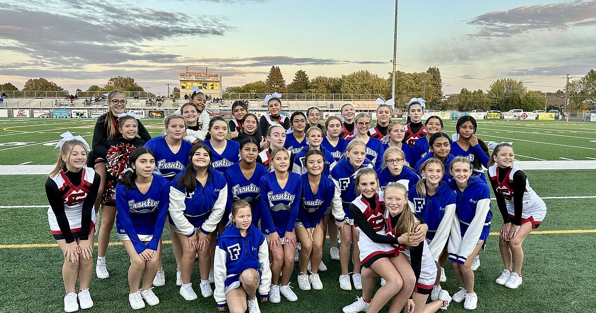 MIDDLE CHEER | Columbia Basin Herald
