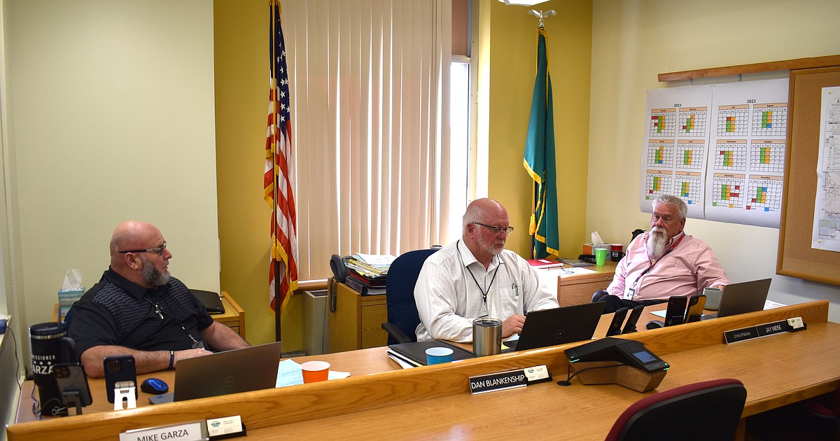 Adams County Auditor presents county finances to commissioners ...