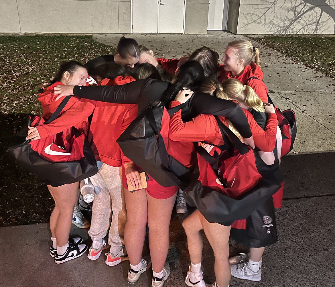 PREP VOLLEYBALL: Sandpoint fights hard, falls in title game | Bonner ...