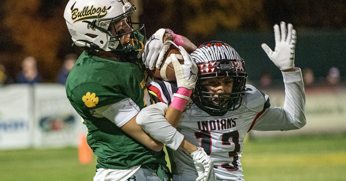 Gulick slings 5 TDs as Bulldogs punch ticket to playoffs | Whitefish Pilot