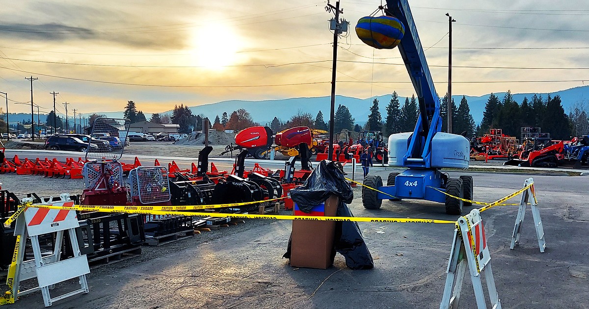 Pumpkin Drop returns, smashing success | Bonners Ferry Herald