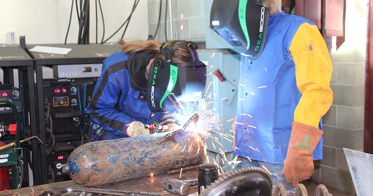 Scrap metal art competition tests creativity, teamwork | Columbia Basin ...