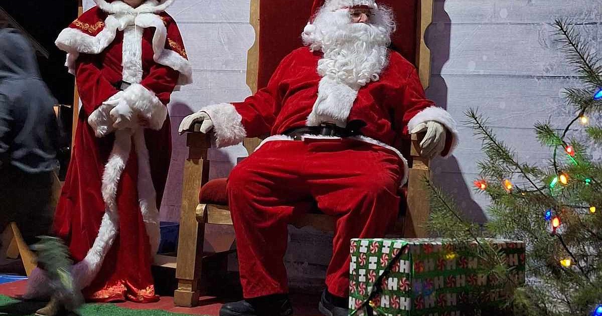 Troy welcomes Santa and Mrs. Claus | Western News