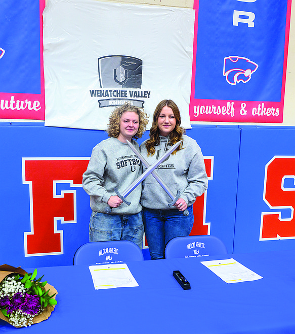 Seniors sign to play ball at the college level | Hungry Horse News