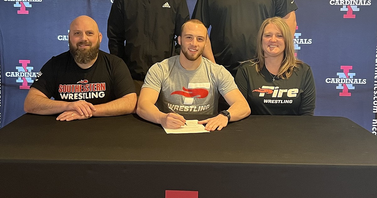 Signing photos: April 18, 2024 | Coeur d'Alene Press