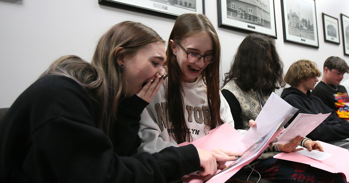 Post Falls High School students open time capsule | Coeur d'Alene Press
