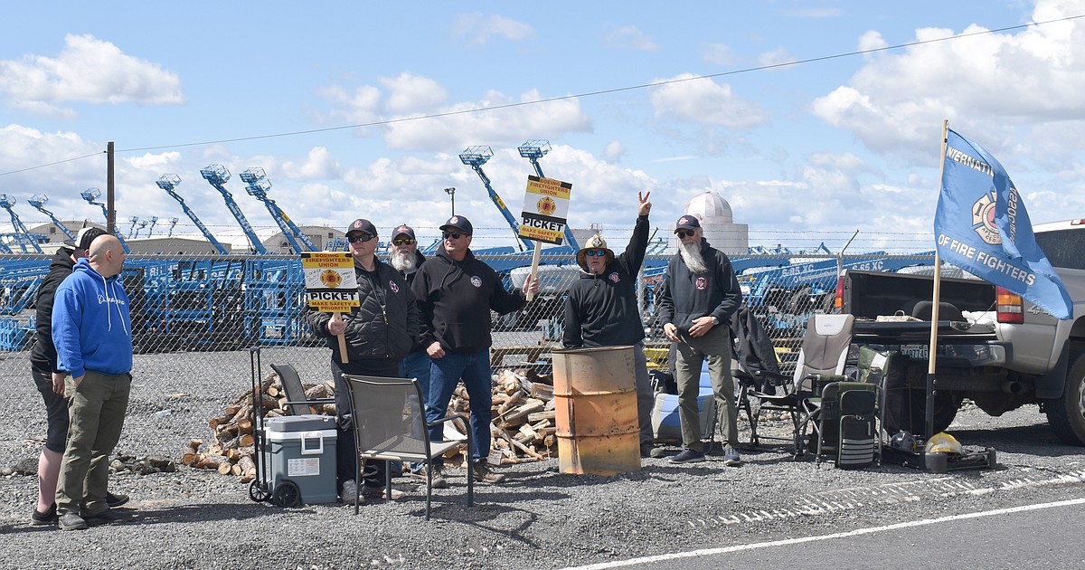 Local Boeing firefighters continue to picket during lockout | Columbia ...