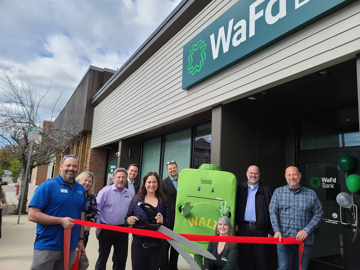 WaFd Bank celebrates new look | Bonner County Daily Bee