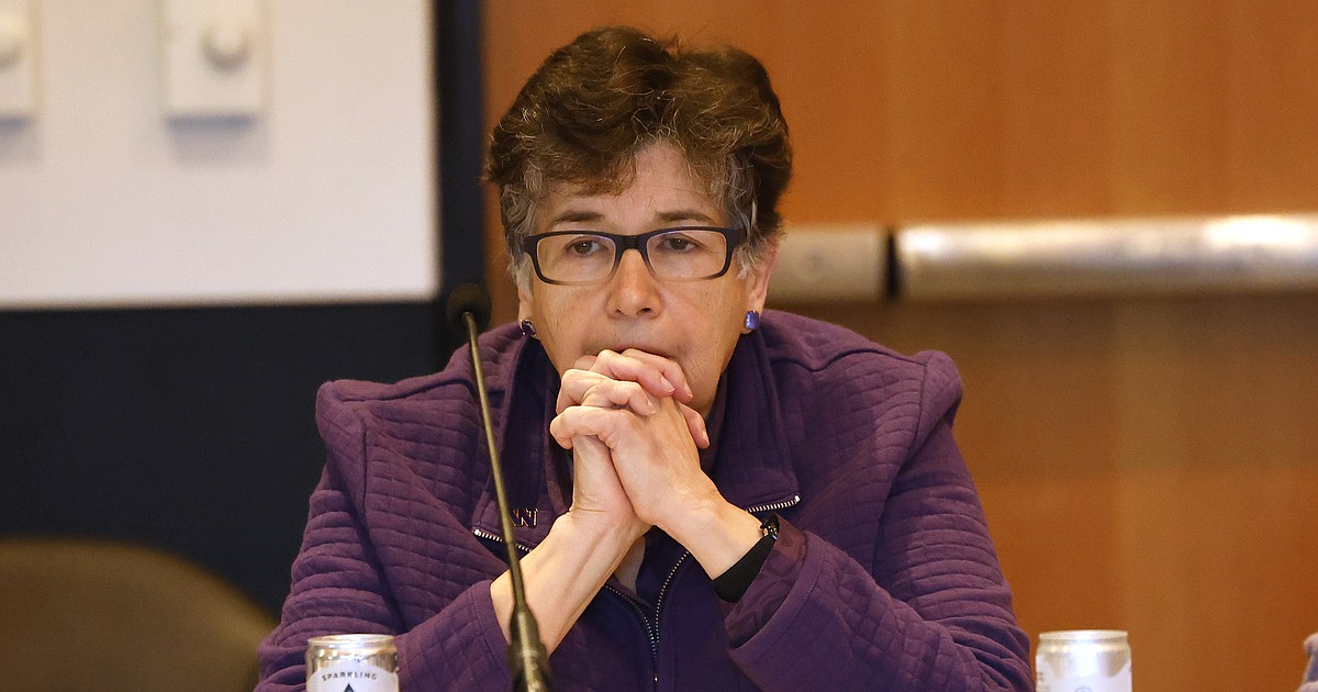 UW president to step down next year | Columbia Basin Herald