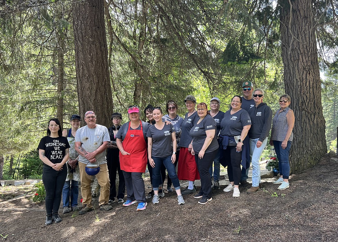 Mountain West Bank tackles cemetery cleanup | Shoshone News-Press