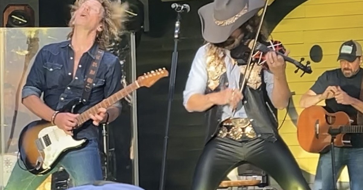 WILD ART-Rodney Atkins performs at Happy’s Inn | Western News