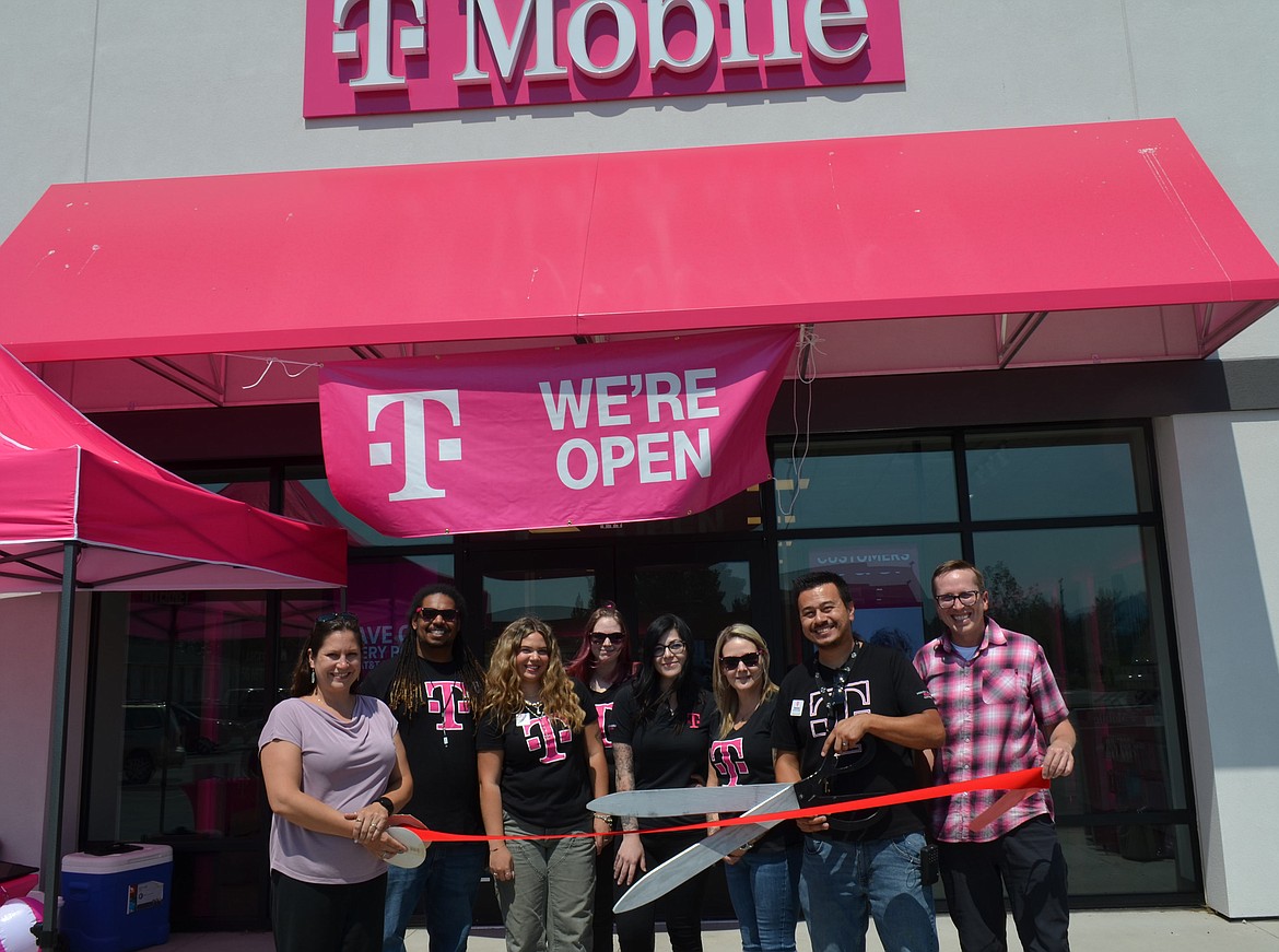T-Mobile celebrates store's grand opening | Bonner County Daily Bee