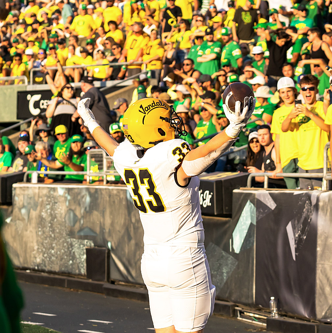 Upset bid Ducked — Vandals, 44 ½-point underdogs, push No. 3 Oregon to ...