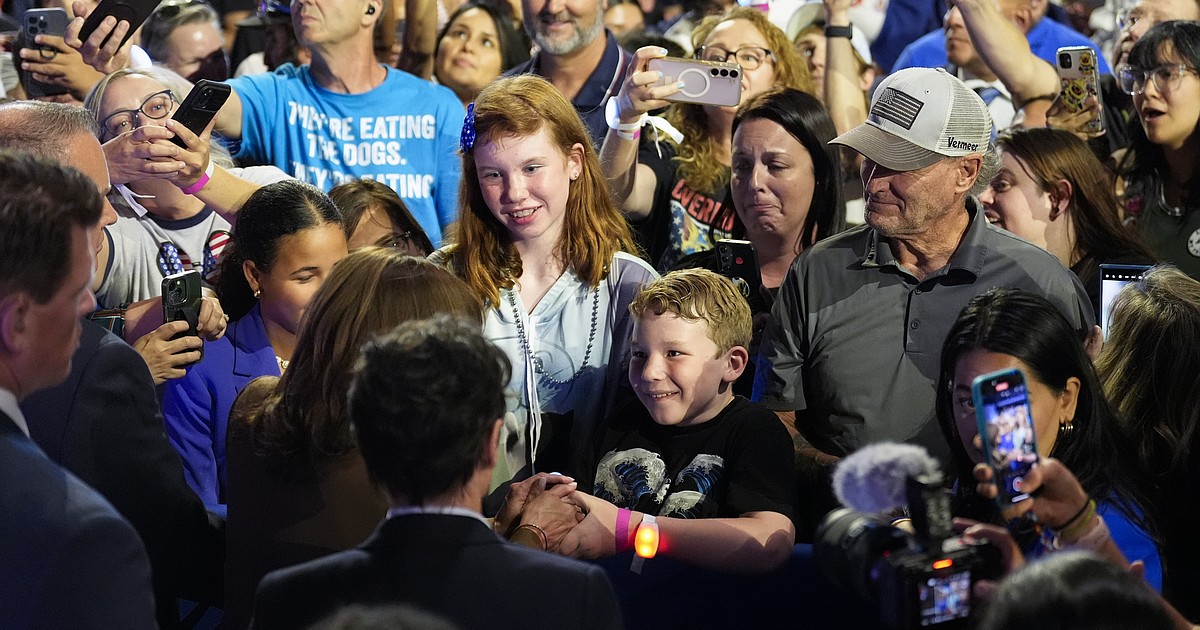 Harris trolls Trump at Vegas rally and LA fundraiser, says her crowds ...