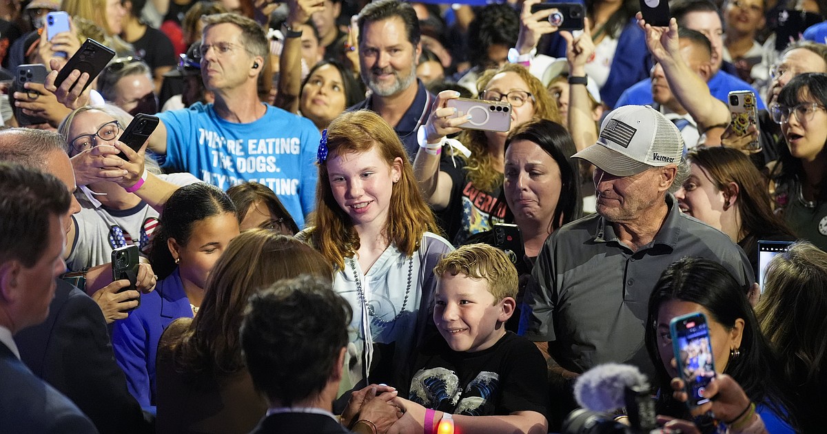 Harris trolls Trump at Vegas rally and LA fundraiser, says her crowds ...