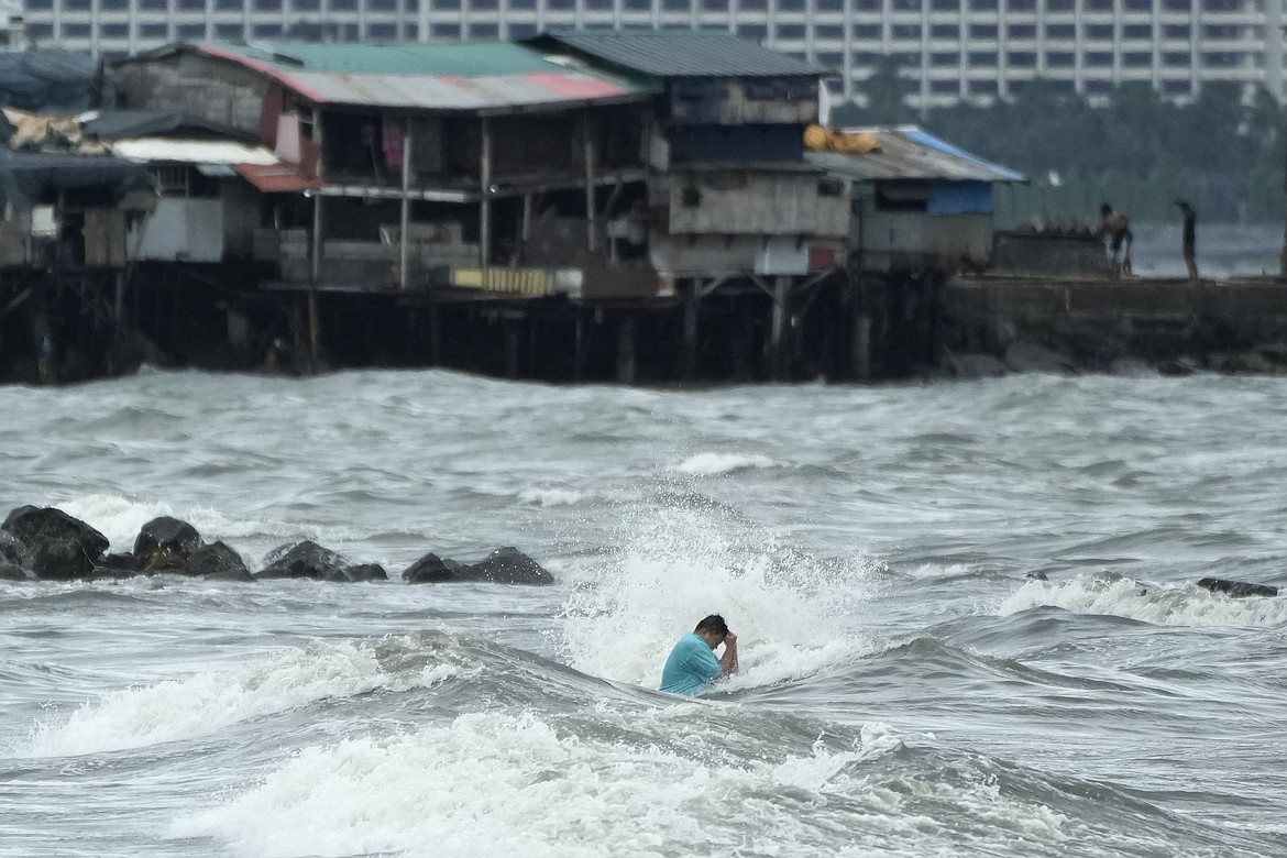 Floods in Philippines kill at least 9 and trap others on roofs as storm ...