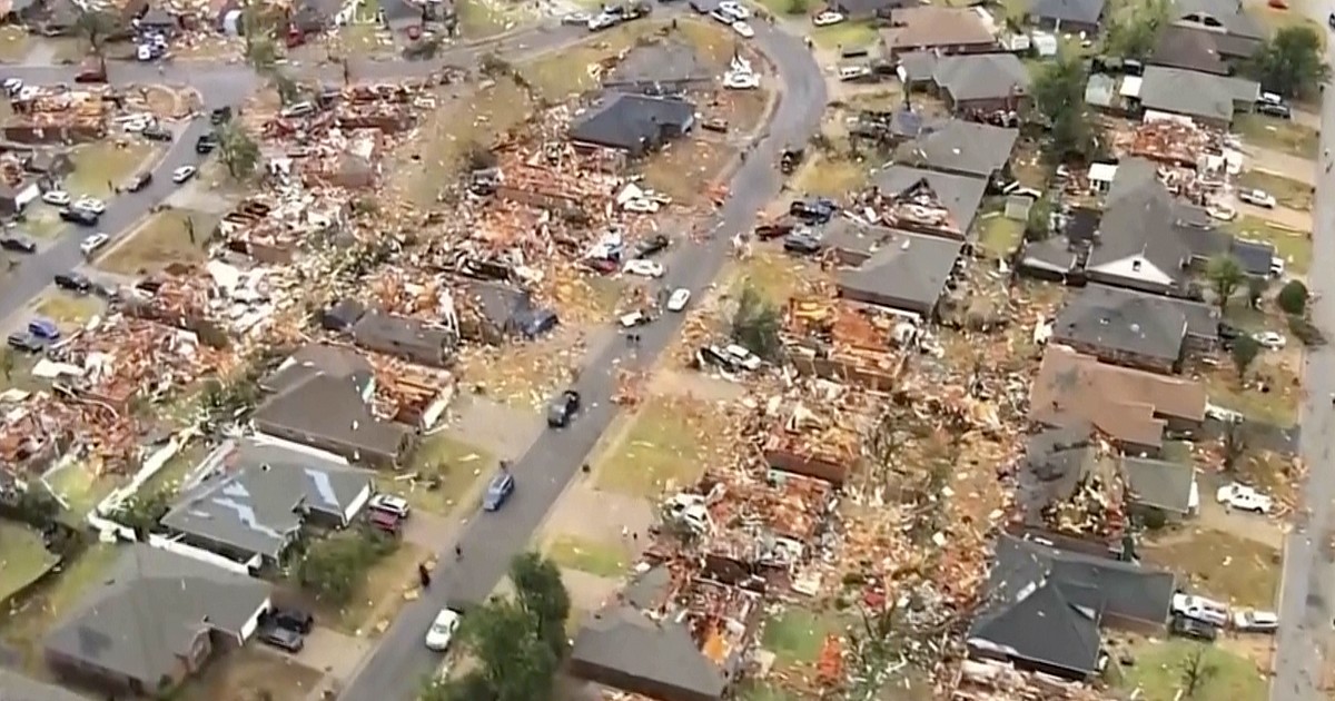 Oklahoma storms injure at least 11 and leave thousands without power ...