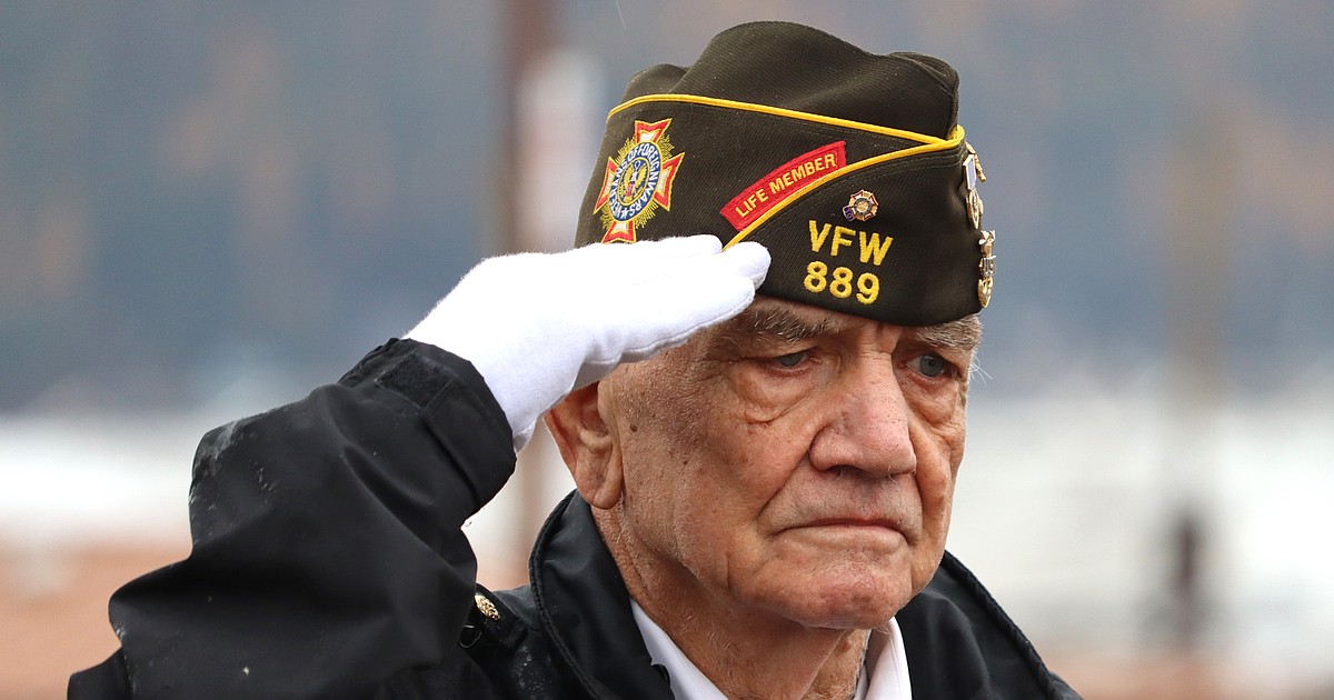 Keeping memories alive: Veteran recounts father's service in World War ...
