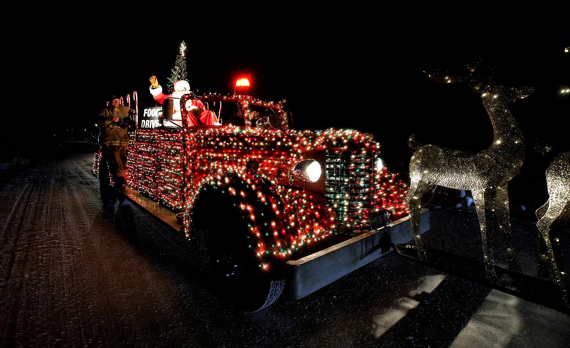 Firefighters escort Santa around Coeur d'Alene neighborhoods | Coeur d ... Firefighters escort Santa around Coeur d'Alene neighborhoods | Coeur d ...
