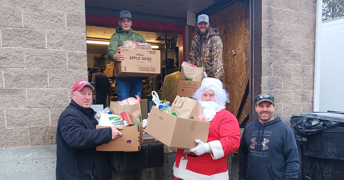 PHOTOS: Santa joins Superior Lions for donation delivery | Valley Press ...