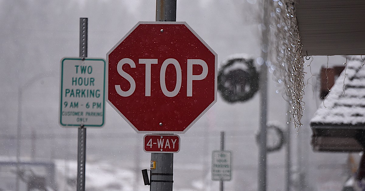 City workers place new stop signs on Mineral Avenue | Western News