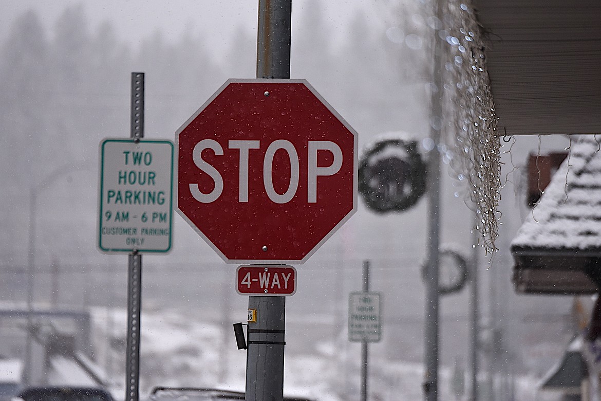 City workers place new stop signs on Mineral Avenue | Western News